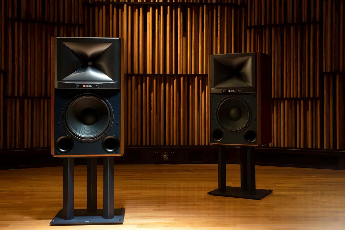 Review: JBL 4349 | Swan Lake In A Headbanger Suit